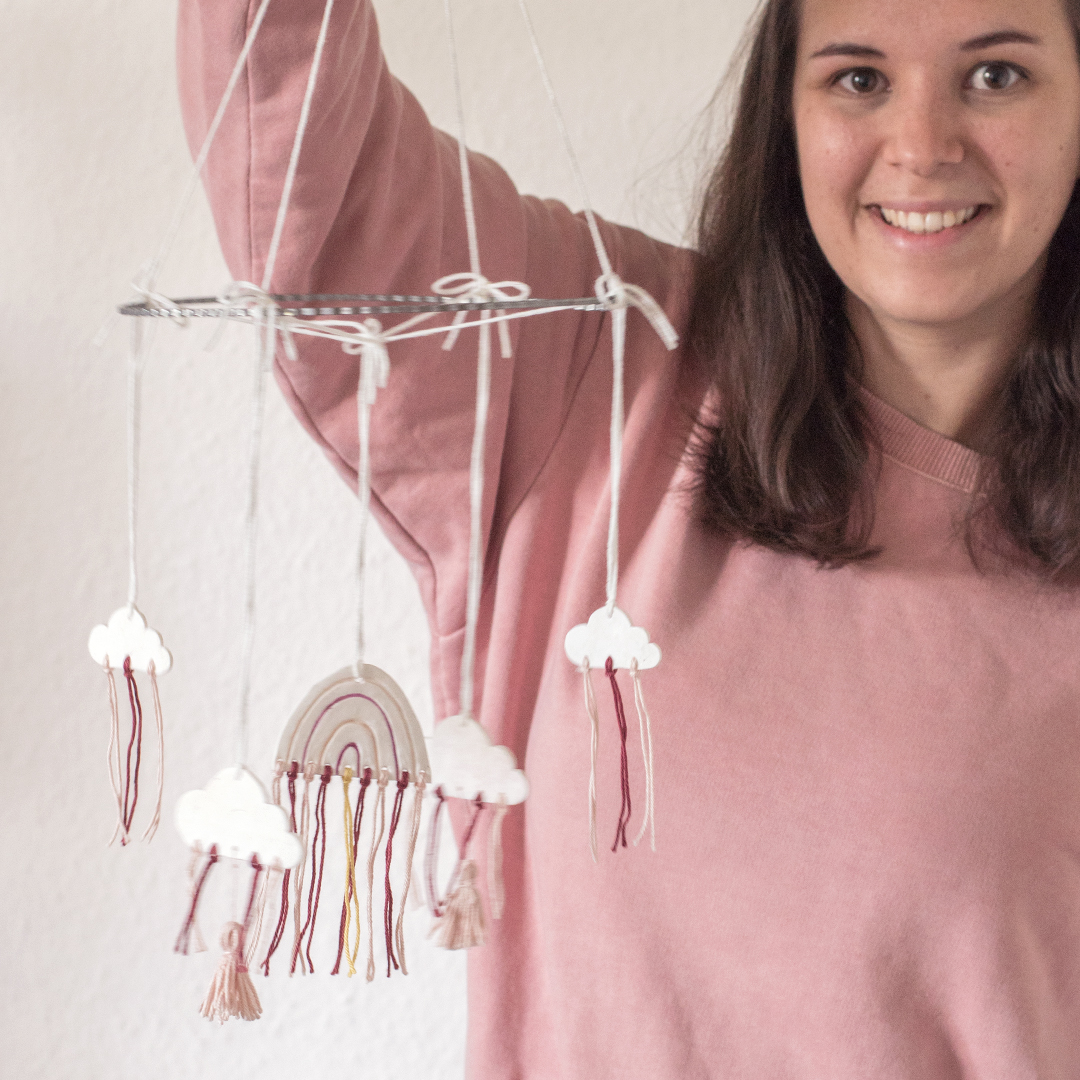 DIY Mobile mit Häkeltieren als Babygeschenk - Schenke Kreativ